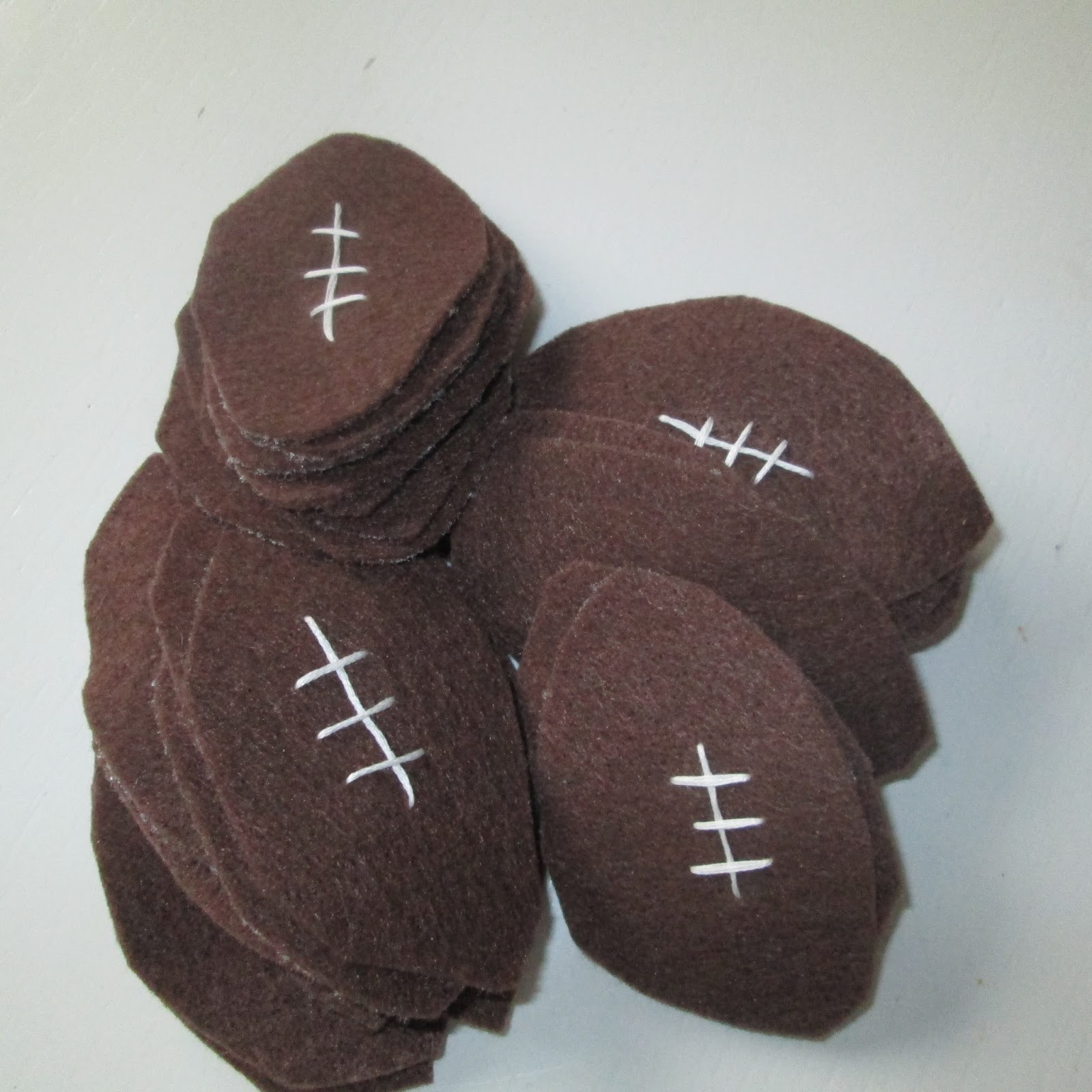 roommom27: Felt Footballs for Meals on Wheels
