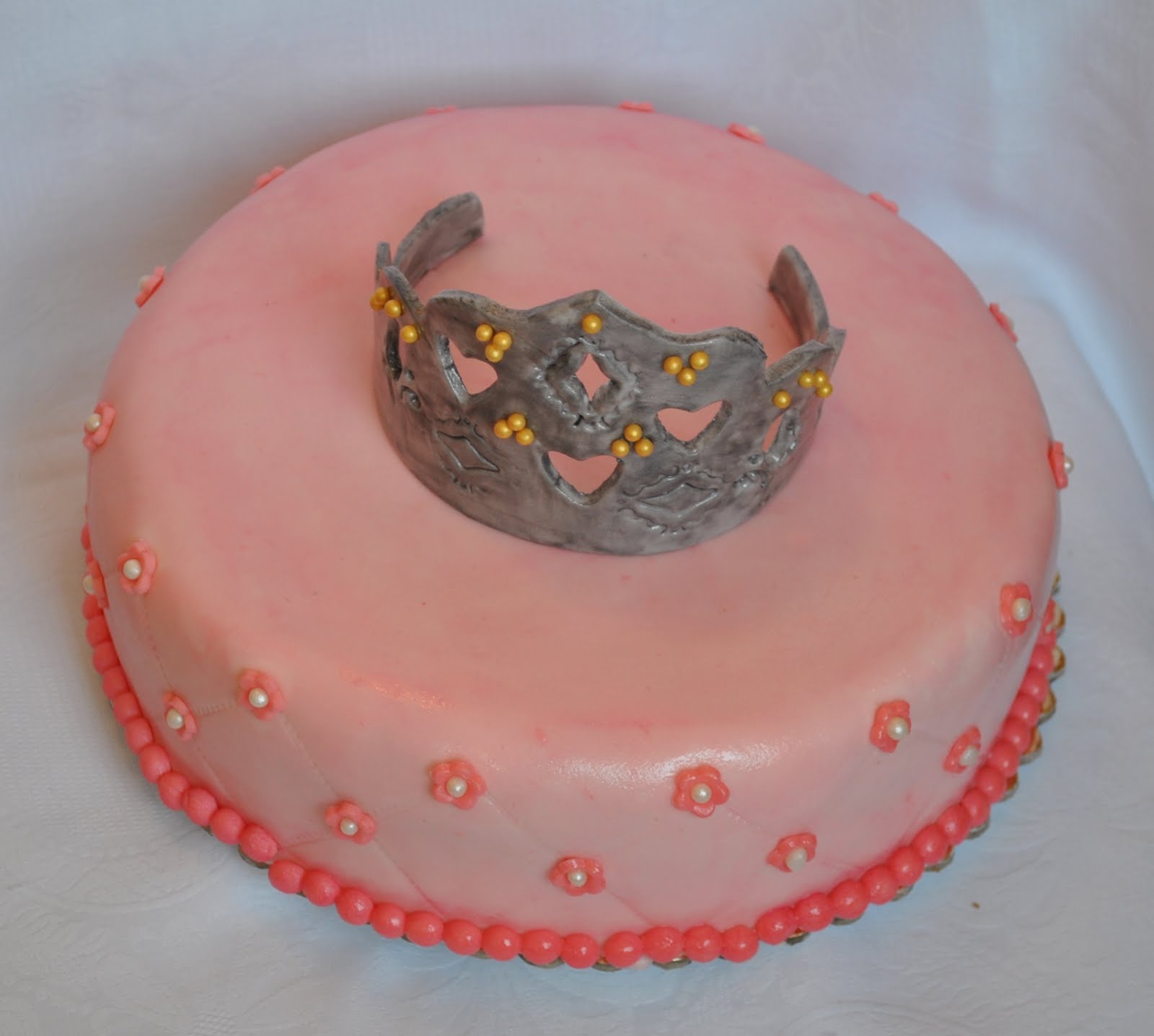 Pasiunea mea dulce...: Tort cu coronita de printesa (Princess Cake)