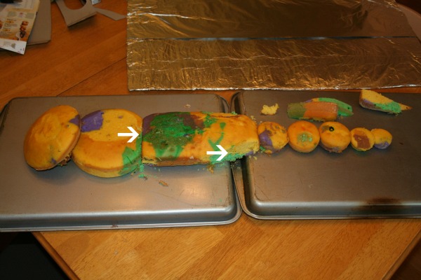 A Handmade Tale: Dragonfly Cake Tutorial