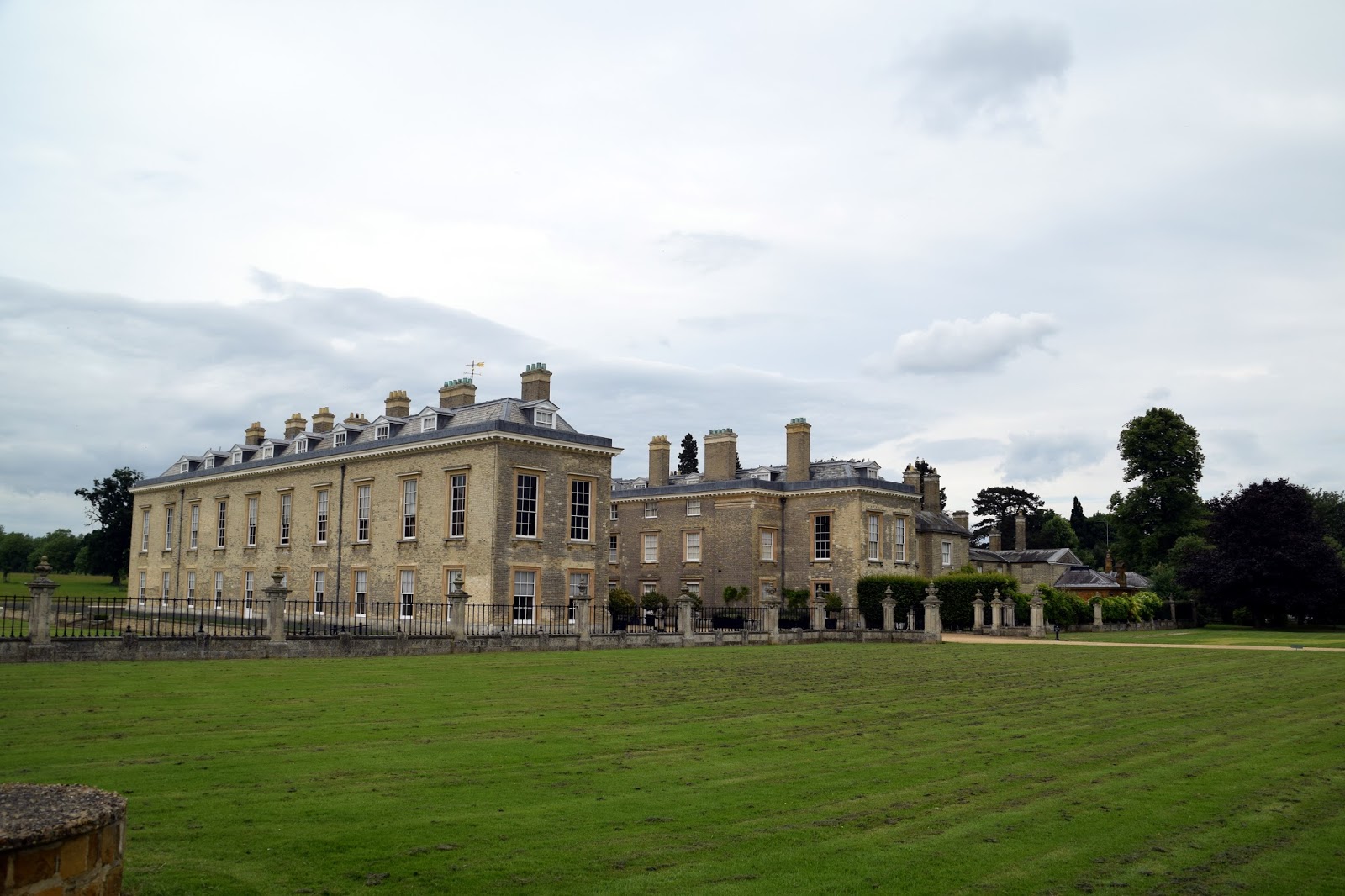 Enjoy your time with beautiful places: Althorp House England