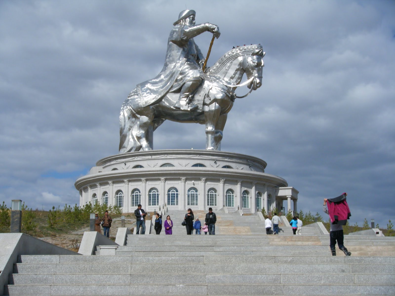 Миний эх орон: Chingisiin morit hushuu