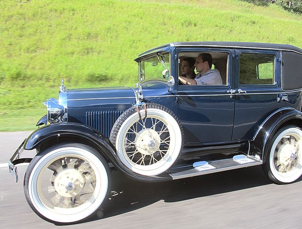 Registros Automotivos do Cotidiano: Ford Model A Deluxe Fordor Sedan ...