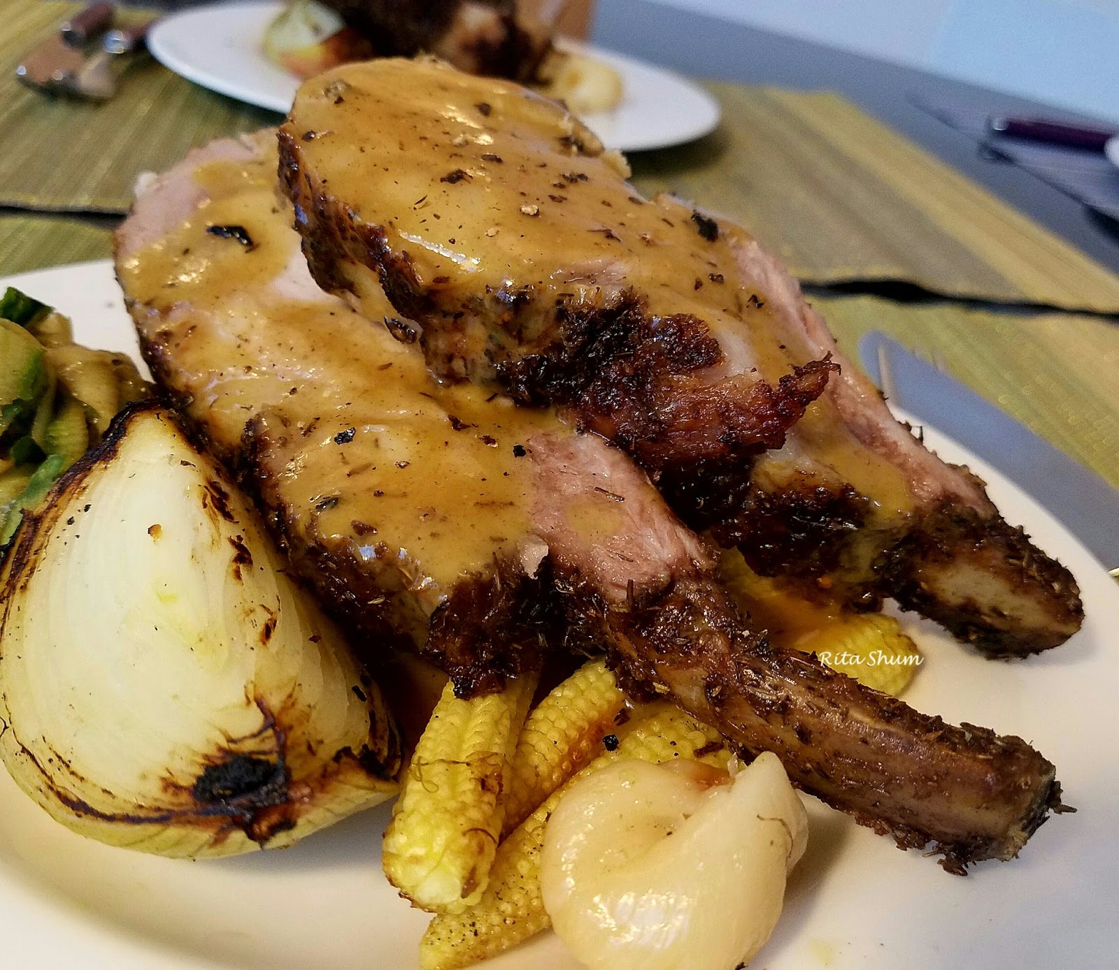 慢煮西班牙黑毛豬架配芥末蜜糖汁 Slow cook Iberico pork rack with honey mustard sauce ...