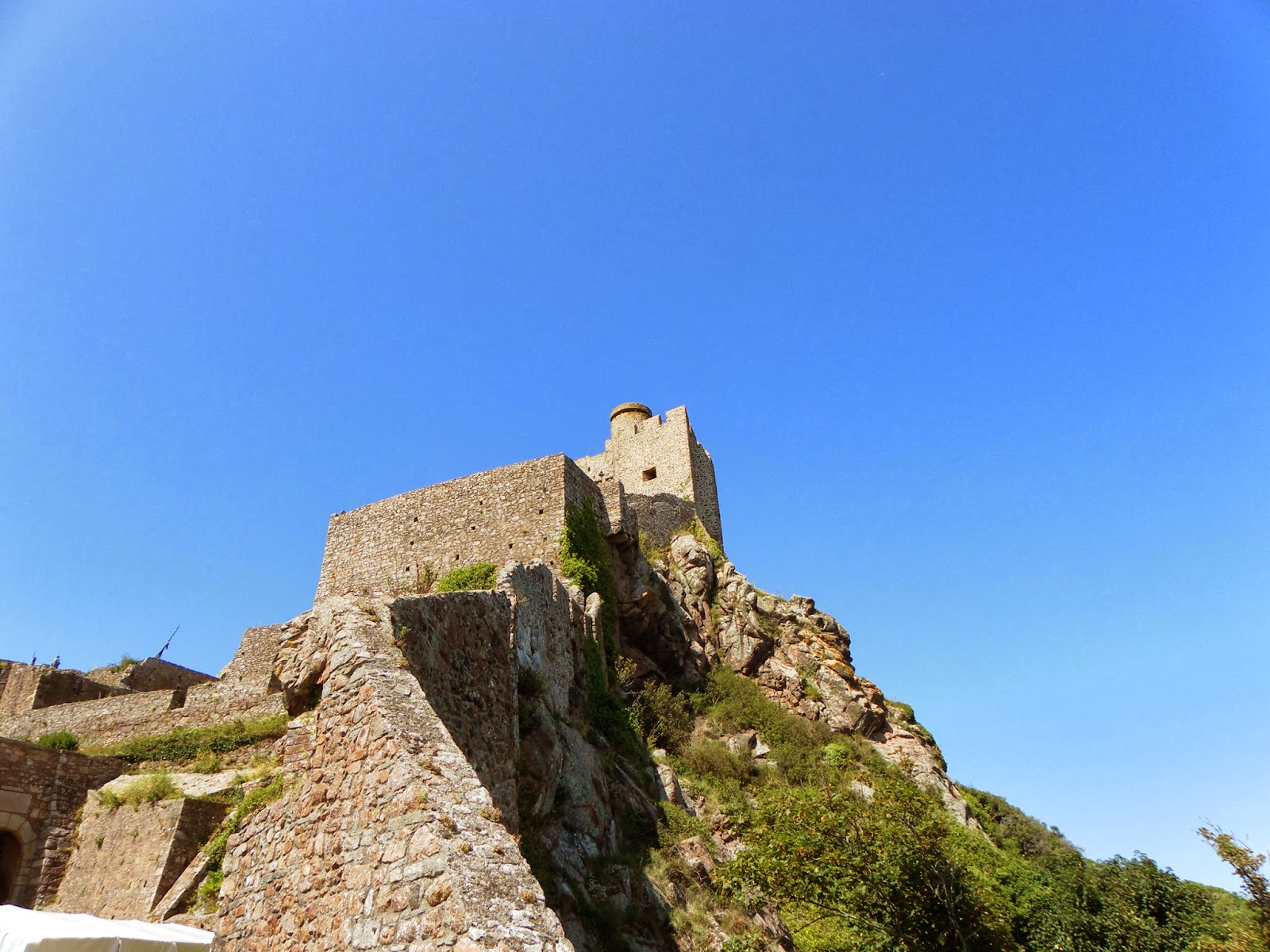 The castles, towers and fortified buildings of Cumbria: Mont Orgueil ...
