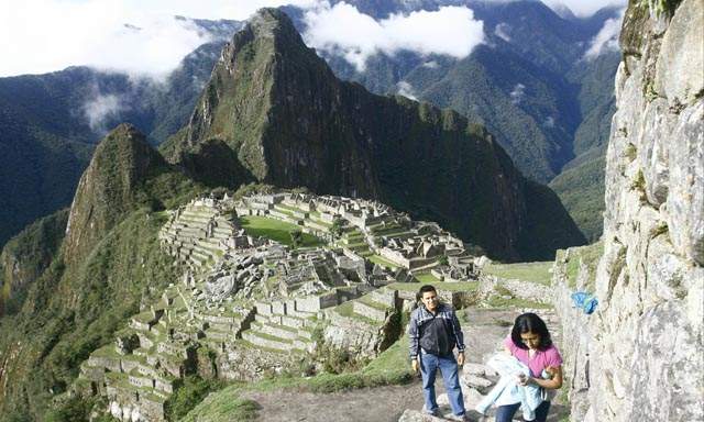 voz y arte: Hallan en Machu Picchu ofrenda incaica con cerámicas Chimú