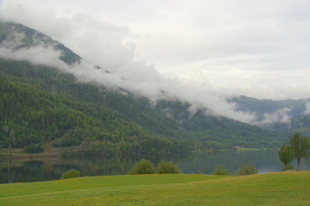 Kunstnergruppa Taiga: Numedalen med middelalder hus og kirker, del 4