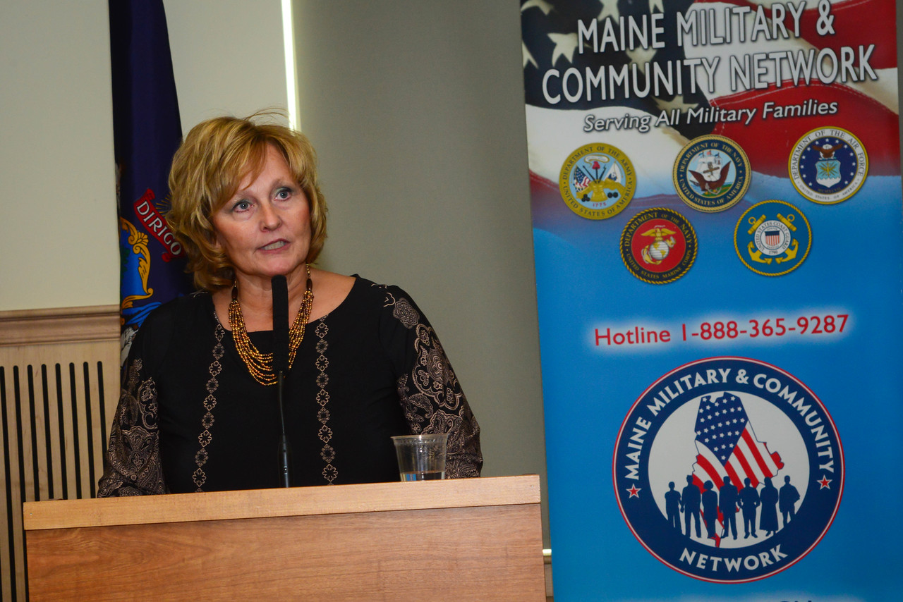 Guess Who Took a Waitressing Job? Wife of US Lowest-Paid Governor - Off ...