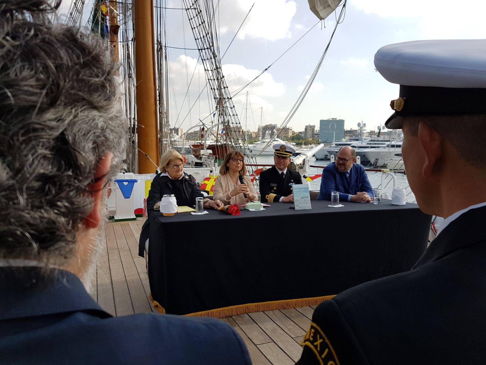 Noticias: Gabriela Guzmán presentó "Clipperton" en el Buque Cuauhtémoc