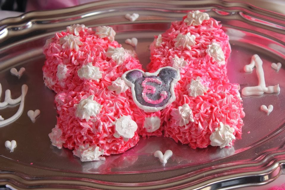 Life with Eloise: Eloise's first birthday (Minnie mouse theme)