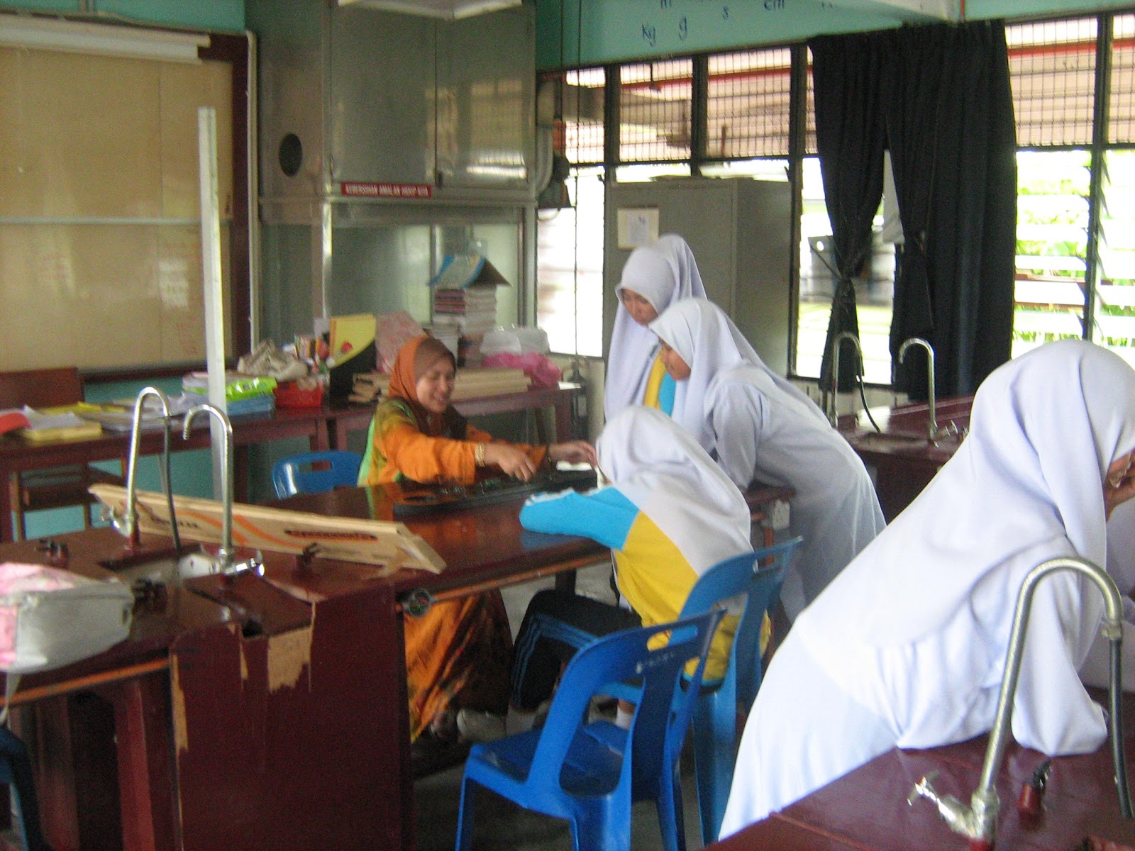 Sekolah Menengah Kebangsaan Kuala Kurau: Maklumat di Makmal Sains