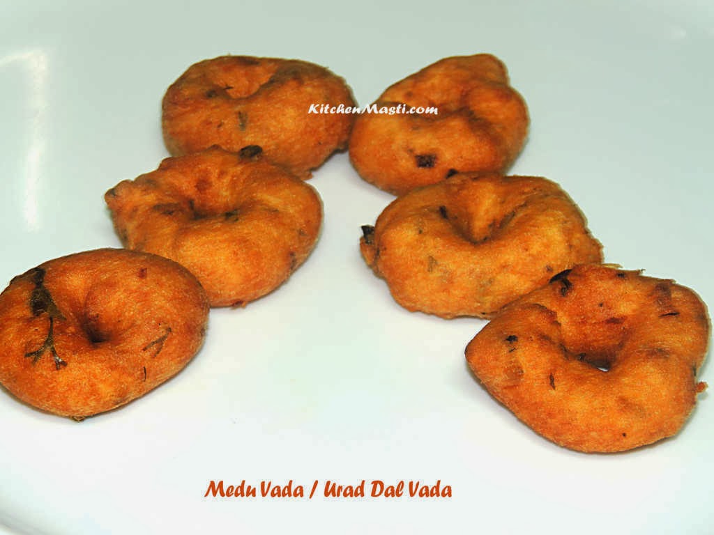 Medu Vada / Urad Dal Wada Recipe | Vegetarian Recipes