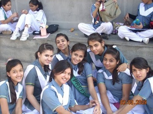 Karachi School College & University Local girls Nice photos | Pakistan ...