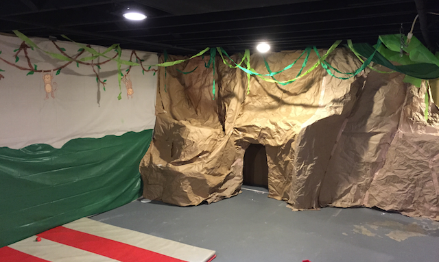 Life Sprinkled With Glitter: Safari Theme Party~ Cardboard Cave