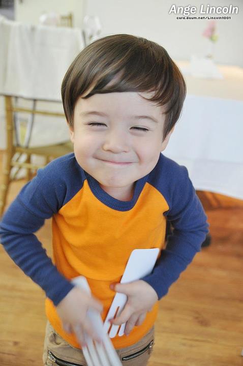 pink bubblegum princess: Ah you are so cute Lincoln Paul lambert!!