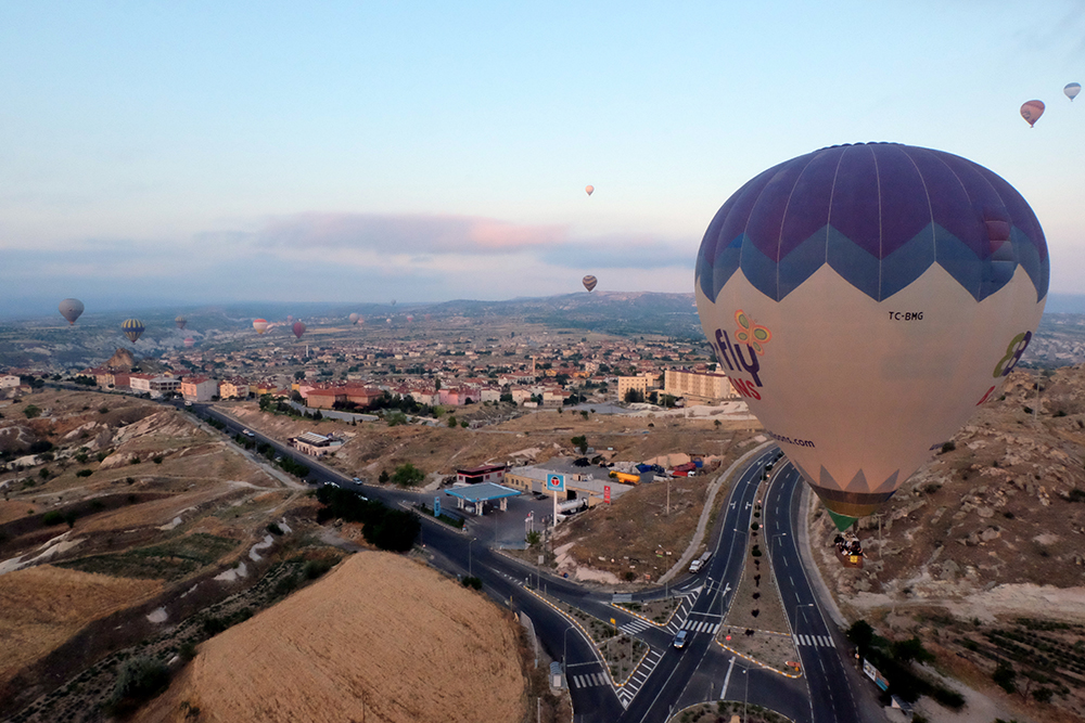Pengalaman Naik Balon Udara di Turki - Hasanah Holidays