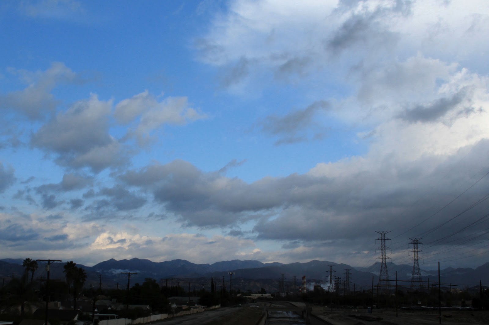 *itKuPiLLi* ~ їn the city of αᾔGєLs: ...above only sky and a rose...