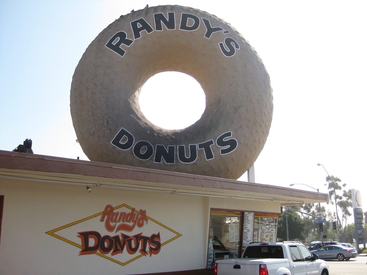 Donut Journey: Randy's Donuts - LA Donut Institution - 69/100