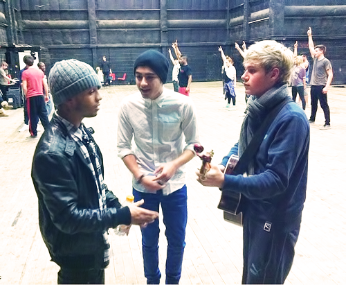 One Direction Chile: Ensayando con JLS