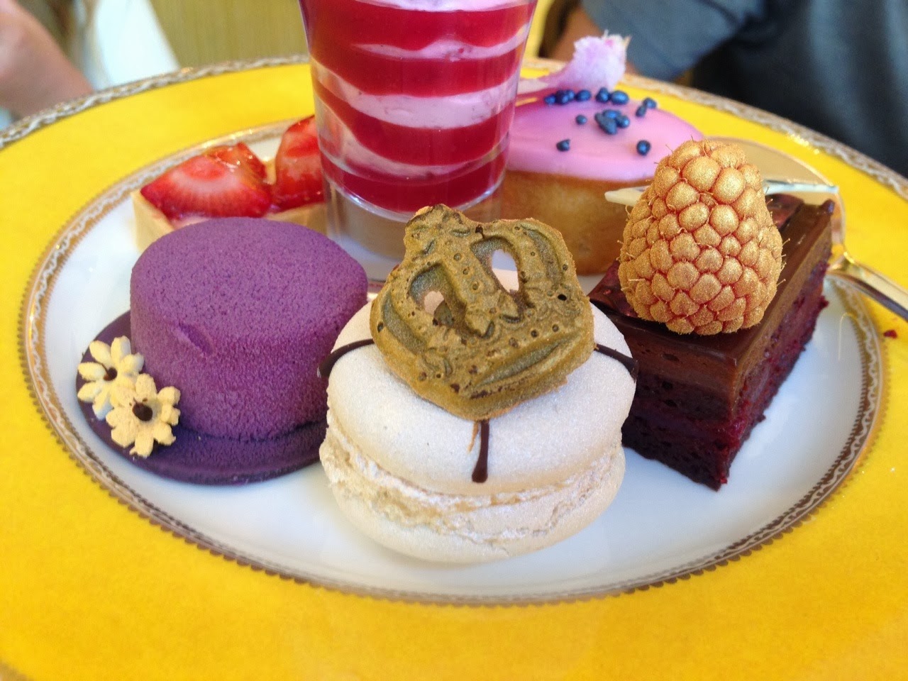 Sparrows & Sparkle: Afternoon Tea at The Goring Hotel