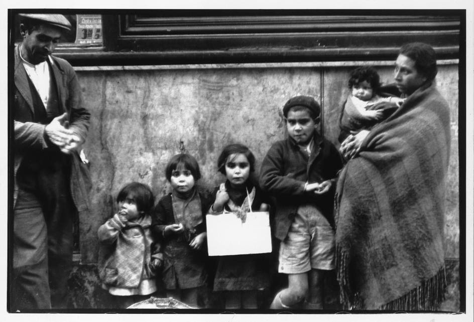 25 Amazing Black and White Photographs Capture Everyday Life in Spain ...