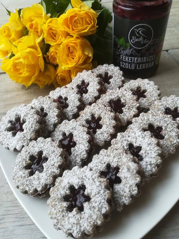 Mákos linzer feketeribizlidzsemmel