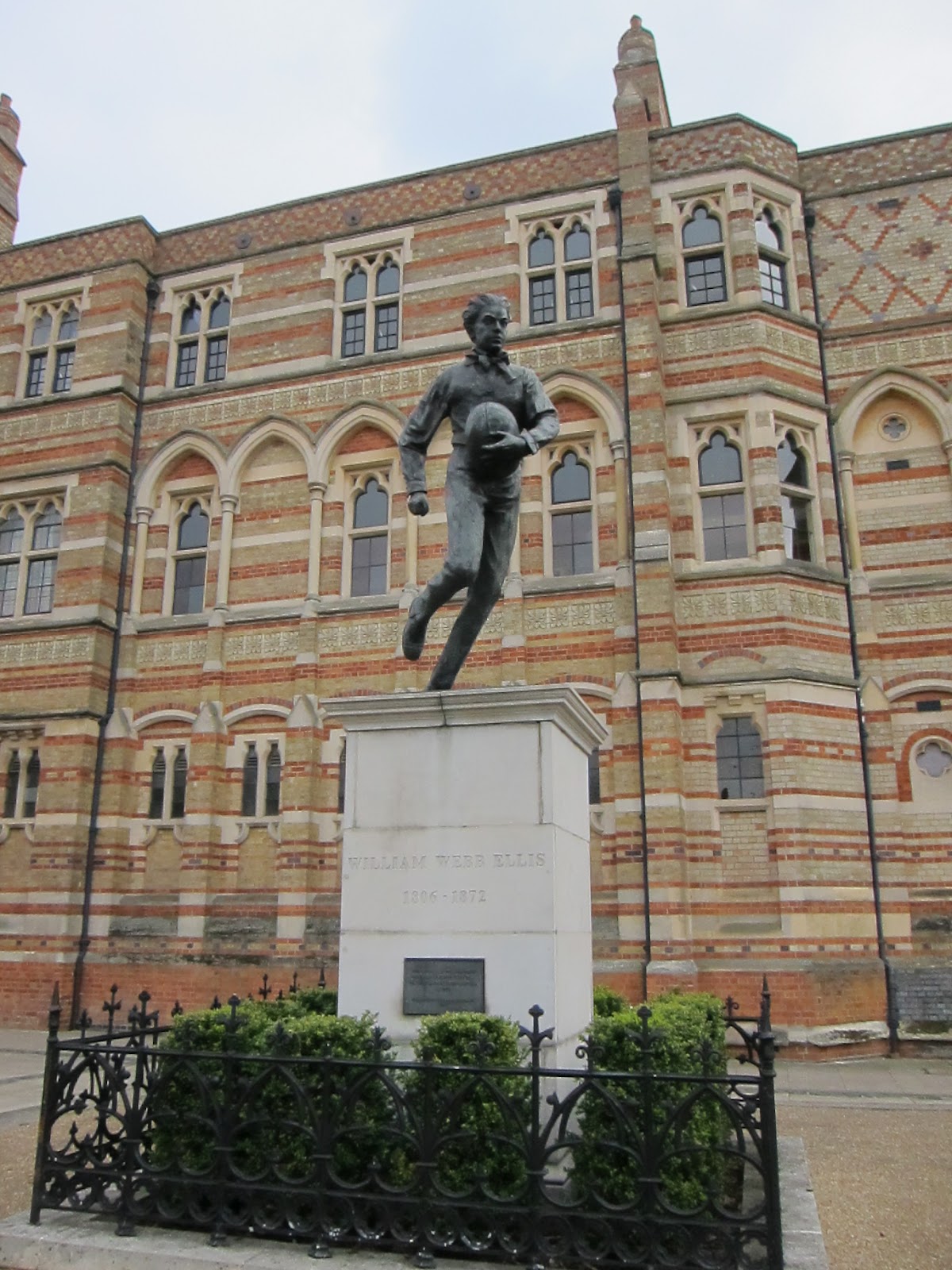 Quién fue William Webb Ellis, la historia del hombre que inventó el ...