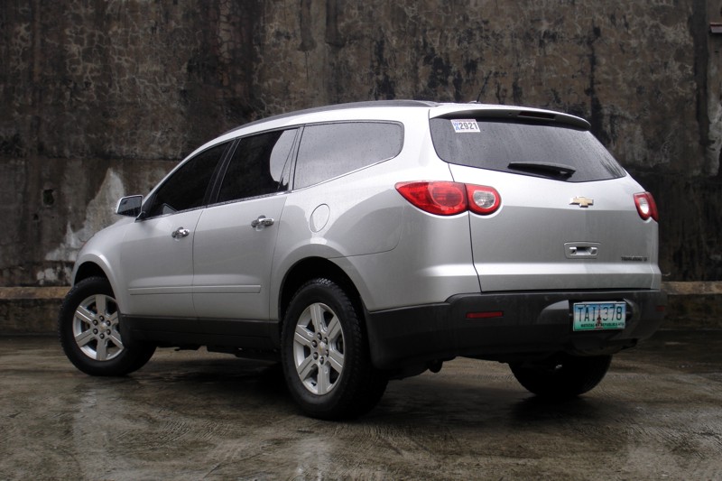 Review: 2012 Chevrolet Traverse LT 2WD | CarGuide.PH | Philippine Car ...