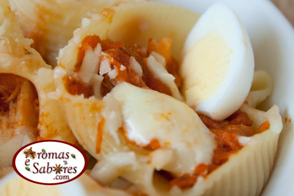 Aromas e Sabores: Massa em concha recheada com frango - Cozinha Fácil