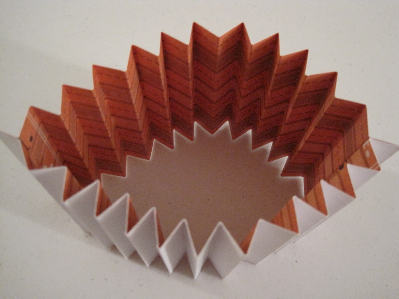 Katie Stories {Scrapbook + Crafting Blog}: Paper Accordion Fold Circles