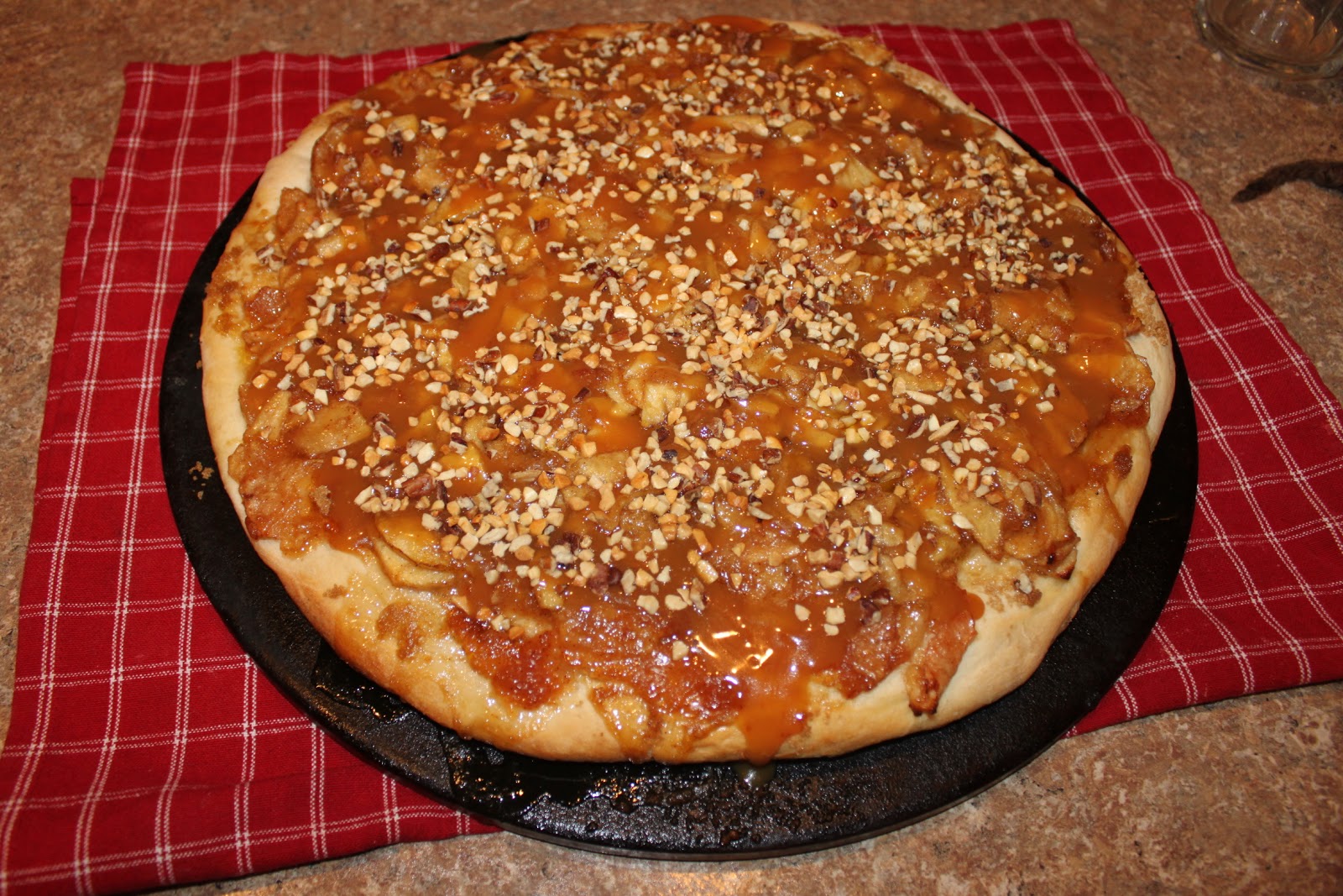 La Petite Farm in Ohio: Carmel Apple Pizza