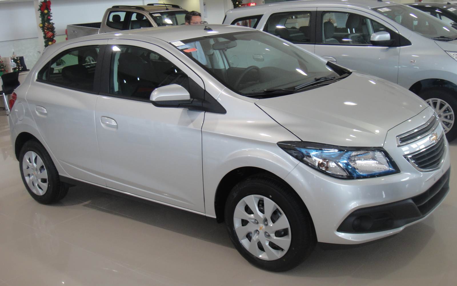 Fotos e vídeo do Chevrolet Onix LT 1.4 Prata Switchblade | CAR.BLOG.BR