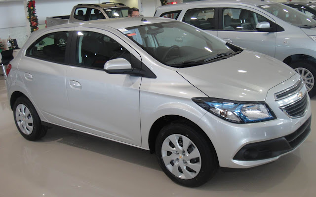 Fotos e vídeo do Chevrolet Onix LT 1.4 Prata Switchblade | CAR.BLOG.BR