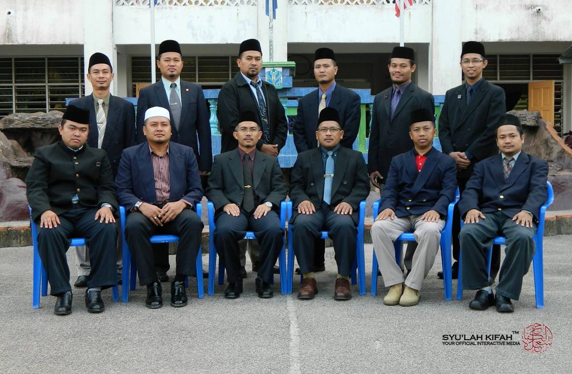 Diari SMAPR: FOTO KENANGAN SAFF WARGA PENDIDIK SMA PARIT RAJA 2011