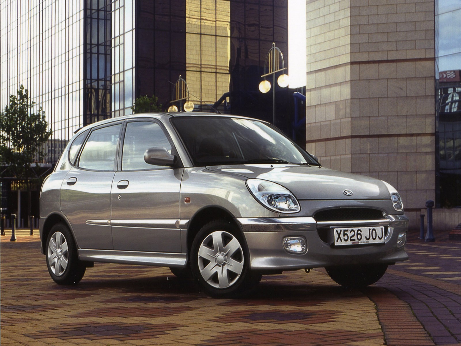 Car Pictures: Daihatsu Sirion 1999
