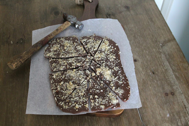 Chocolate with krokant | Tins&spoons