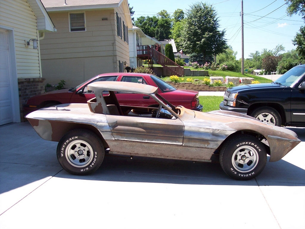 BACKWARD-SLANTED REAR WINDOW: Car Craft Tiger Shark