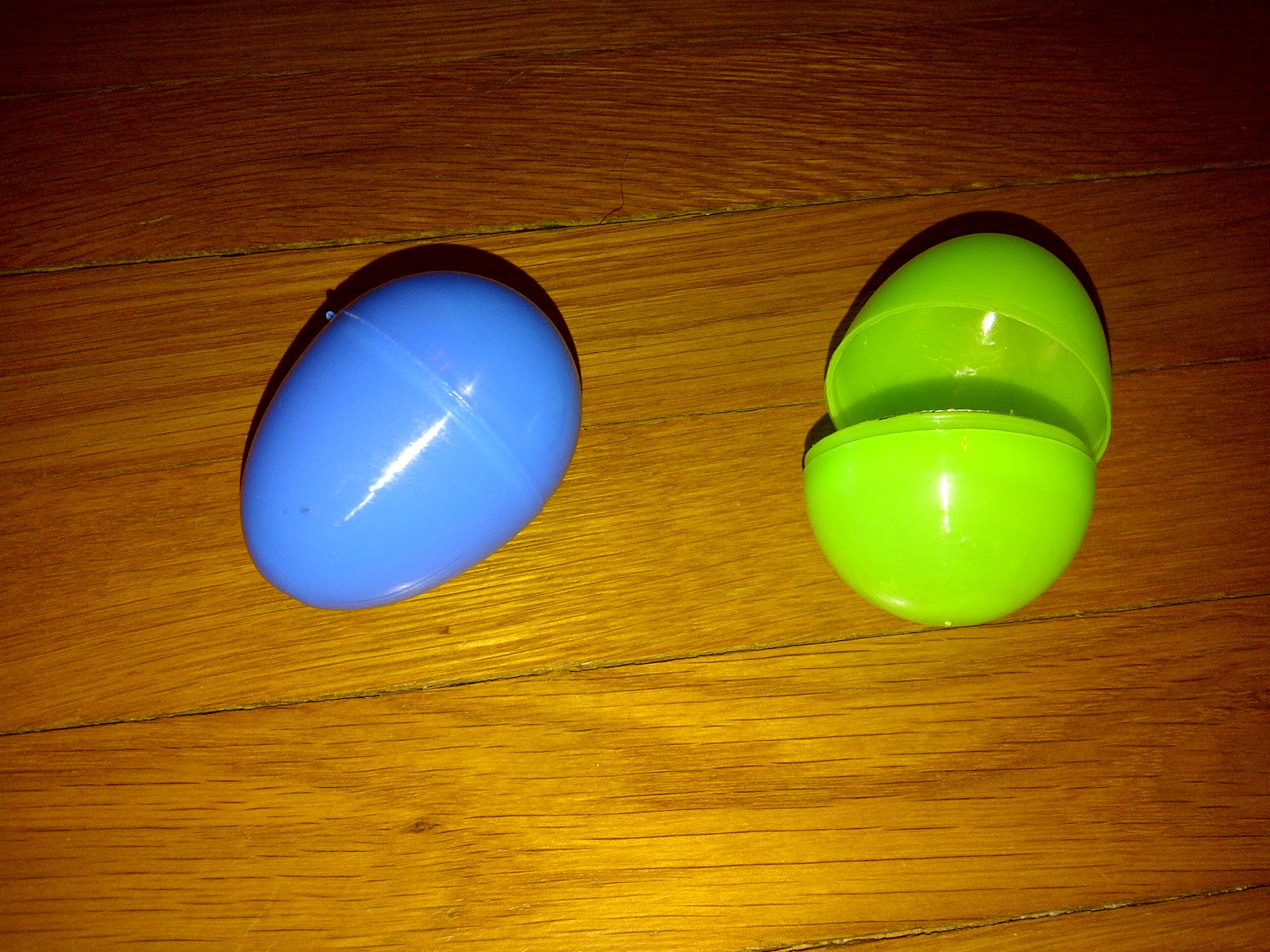 Crafts for Kids: Easter Wobble Eggs