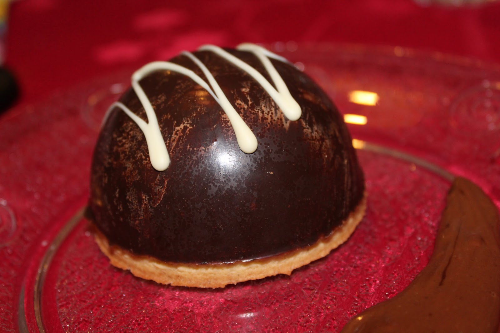 Mousse de poires en coque de chocolat