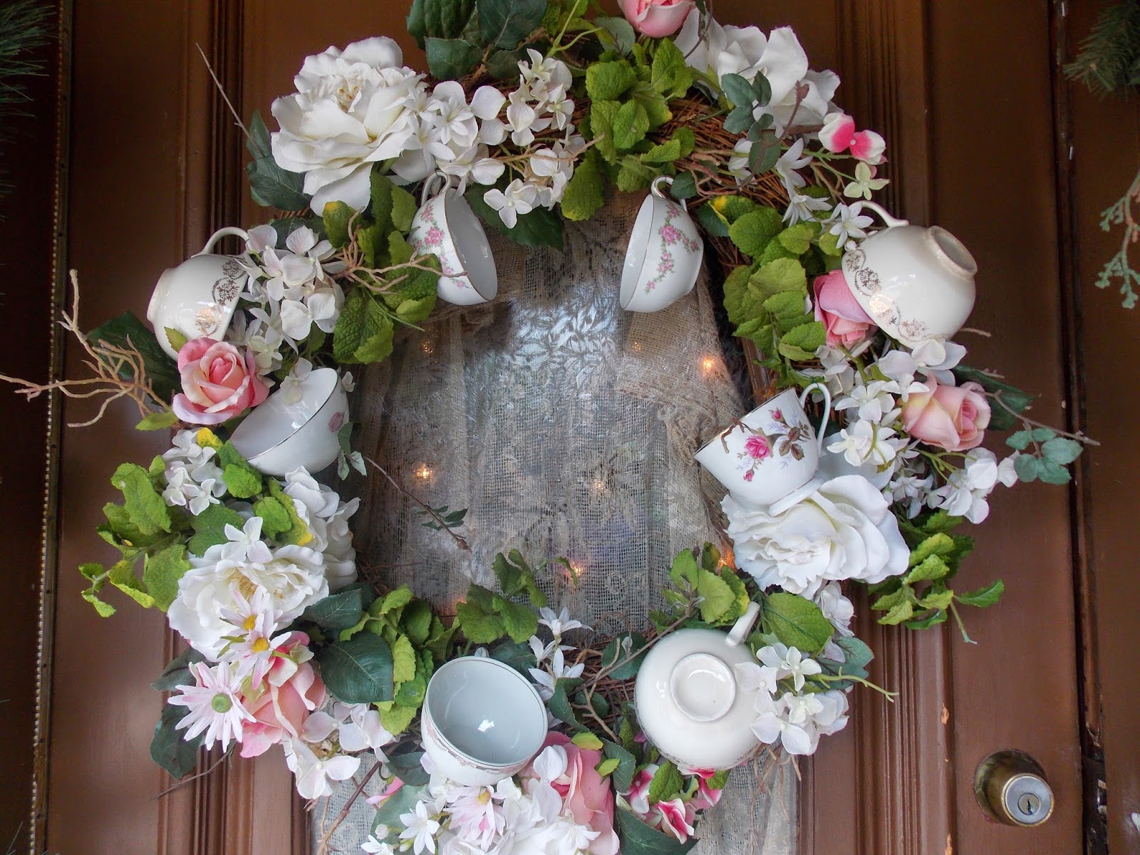 Linda's Life Journal: Easter Sunday and a Tea Cup Wreath!