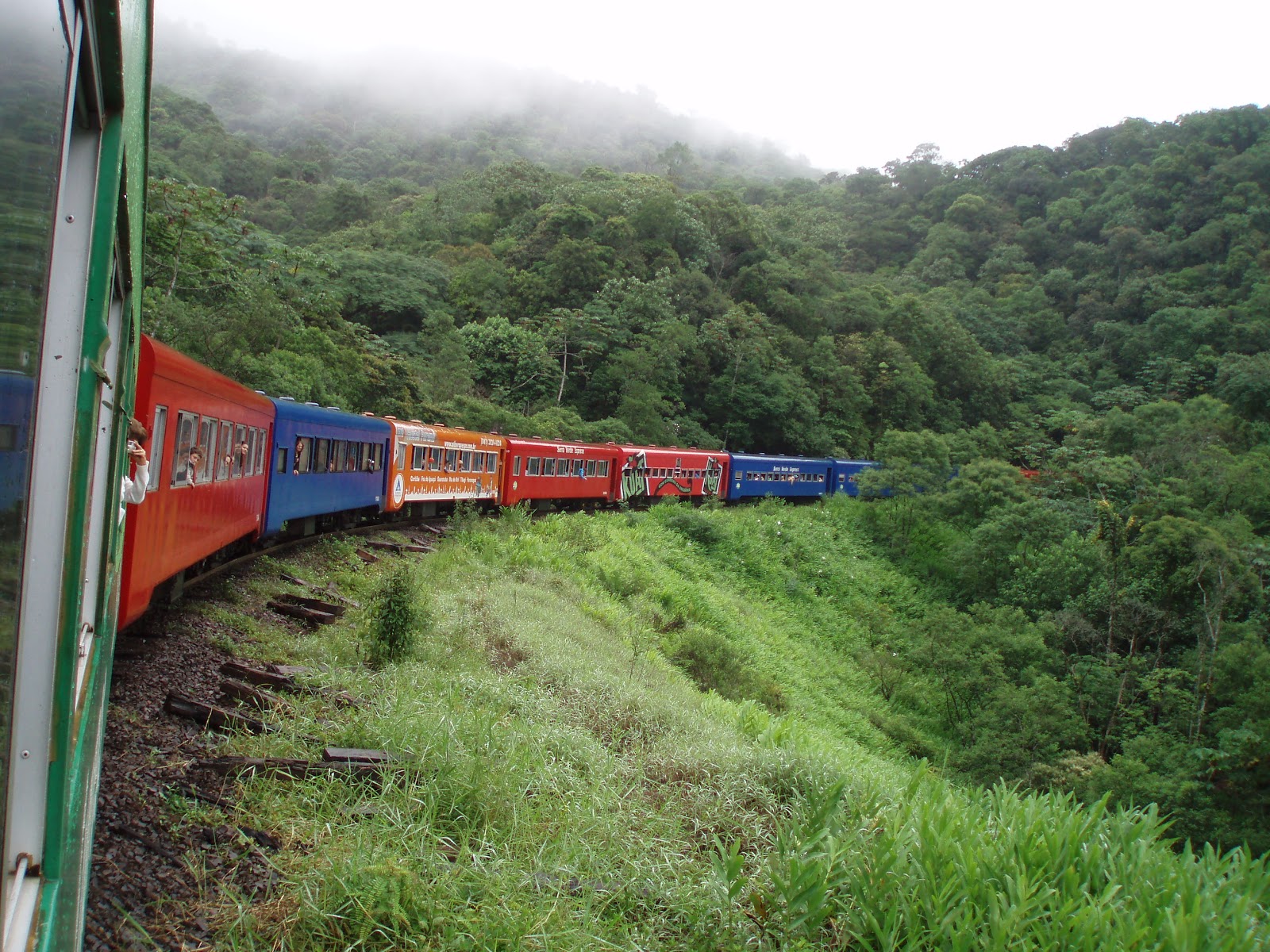 Raffa no Caminho !: Passeio de Trem de Curitiba a Morretes no PR