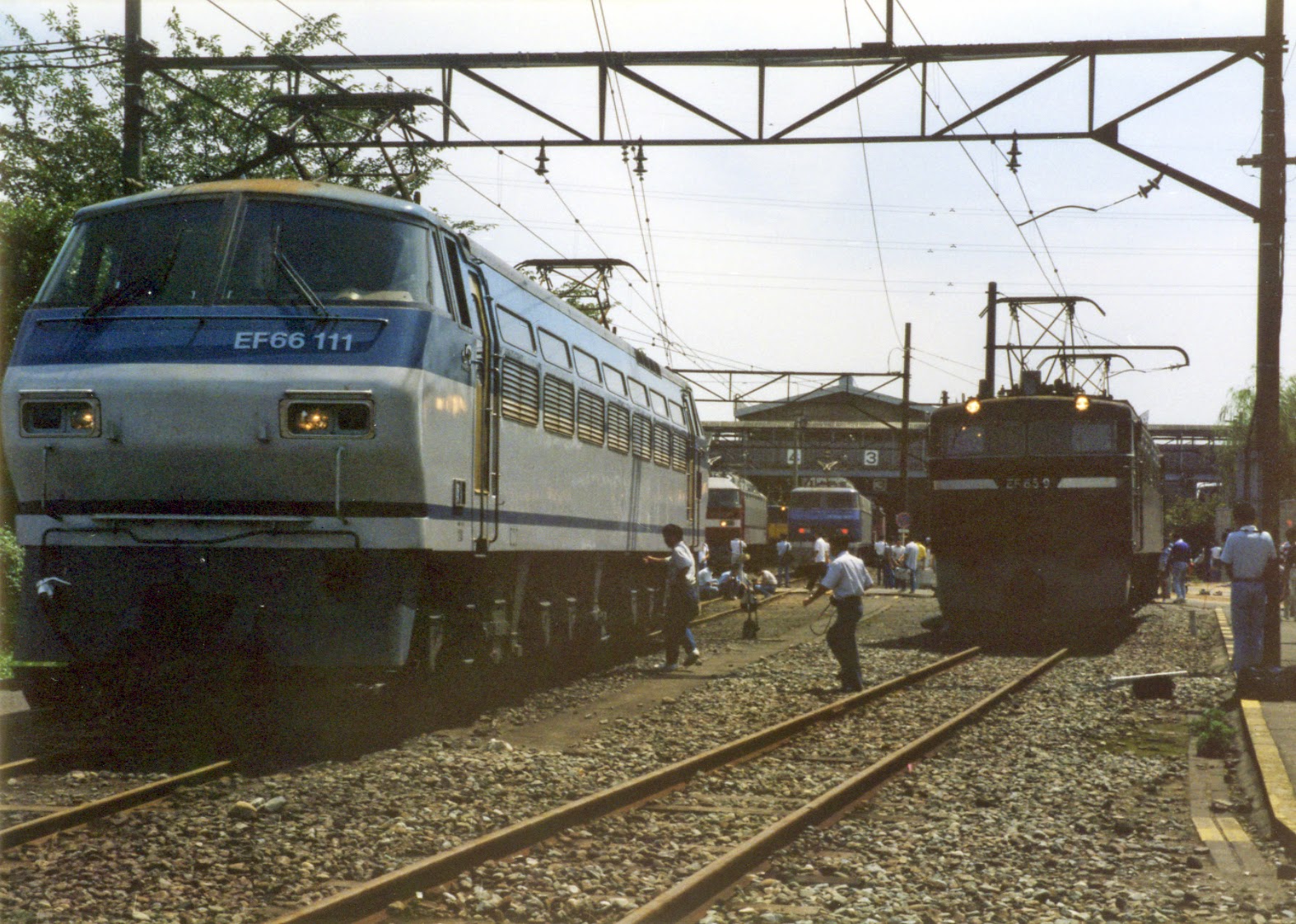 ハマちどり写真帖: 新鶴見機関区公開（1991）とE44