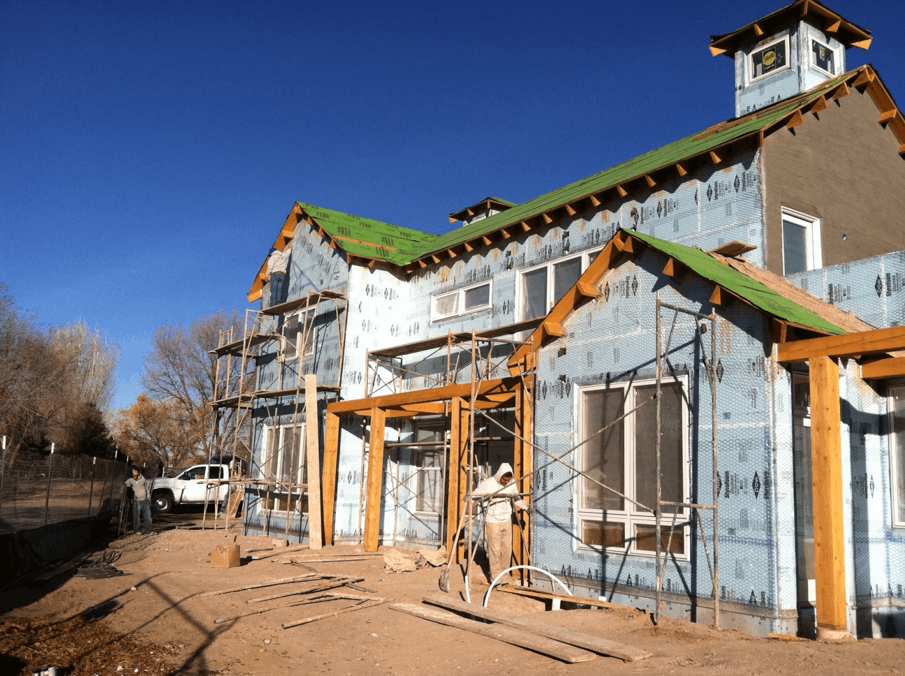 Casa de KP3 - a work in progress: 1st coat of stucco to be completed today!