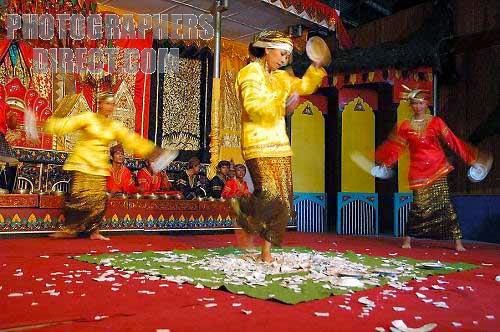 RANAH MINANG: TARI PIRING {DANCE PLATE} minangkabau,sumatera barat ...