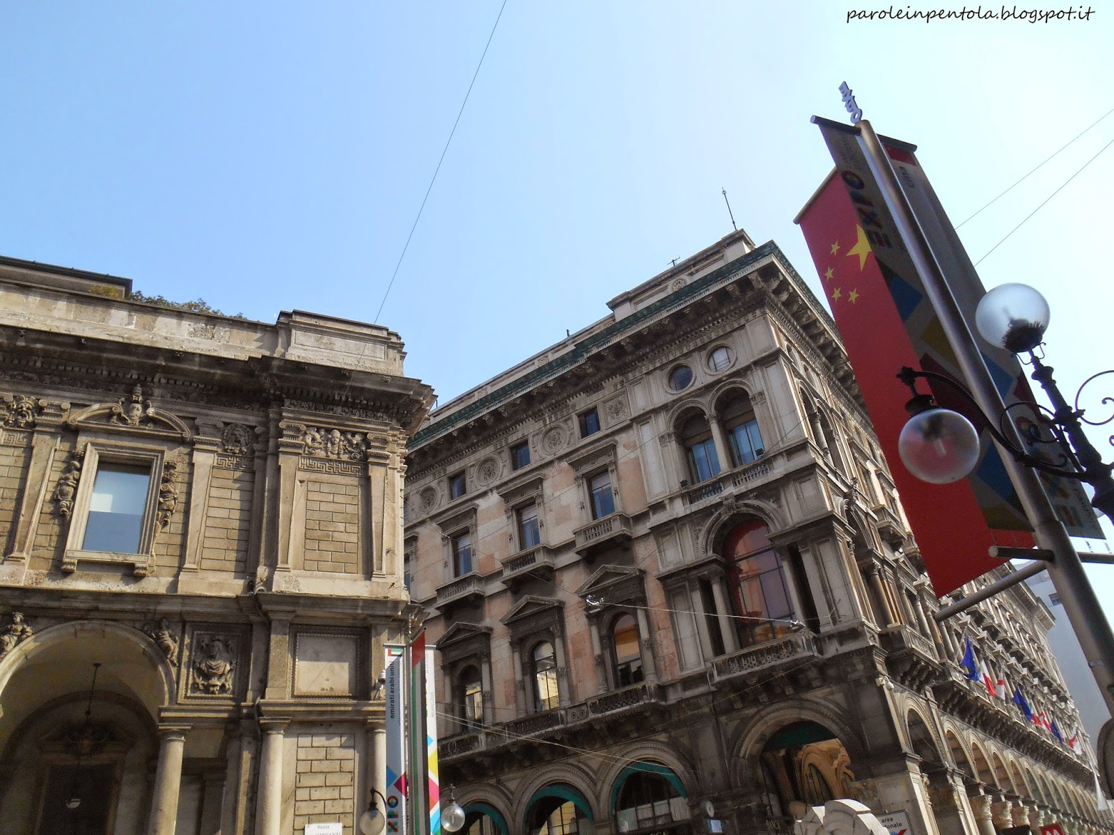 Milano. Piazza dei Mercanti.