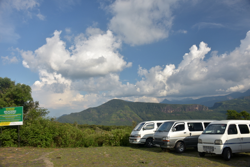 philipveerasingam: At the Pitawala Pathana Park, on the road to Mathale ...