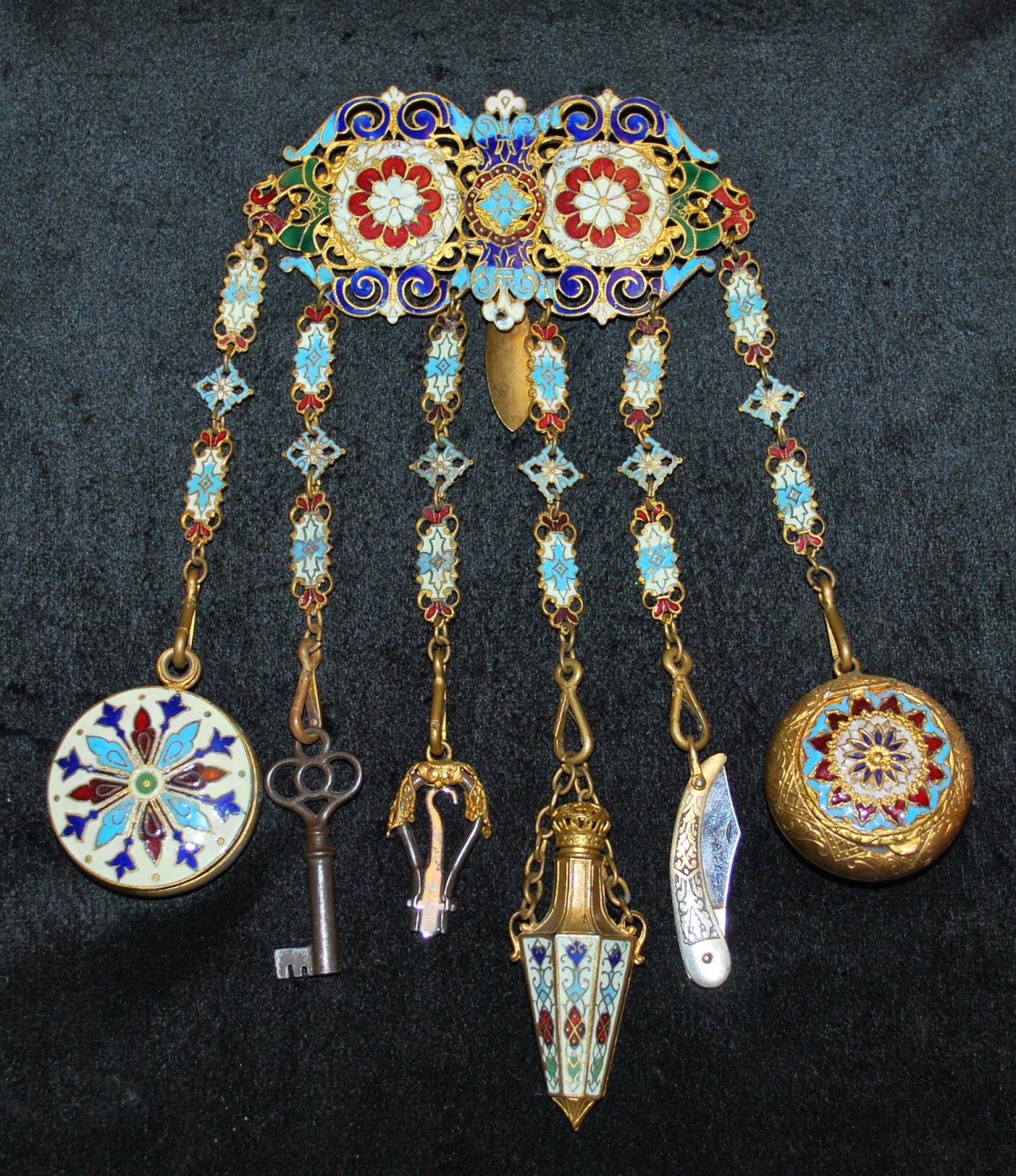 Panoply: Chatelaines - Keys to the Castle (and a Collector's Heart!)