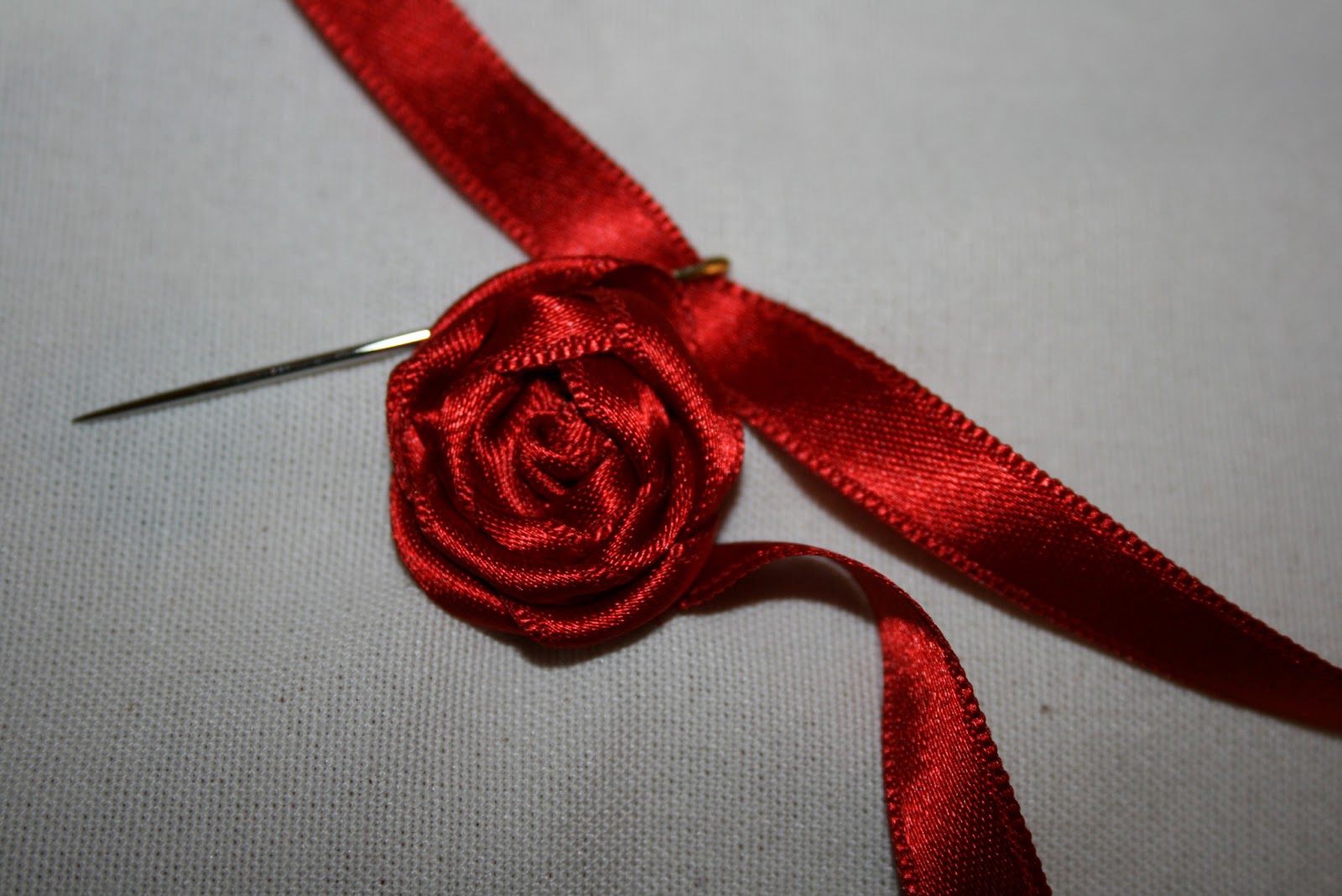 El blog de Mª Carmen: Tutorial: rosa con cinta de raso