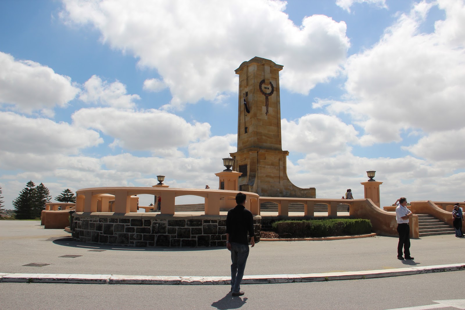 Cyber Info: MONUMENT HILL - THE FREMANTLE WAR MEMORIAL, WA