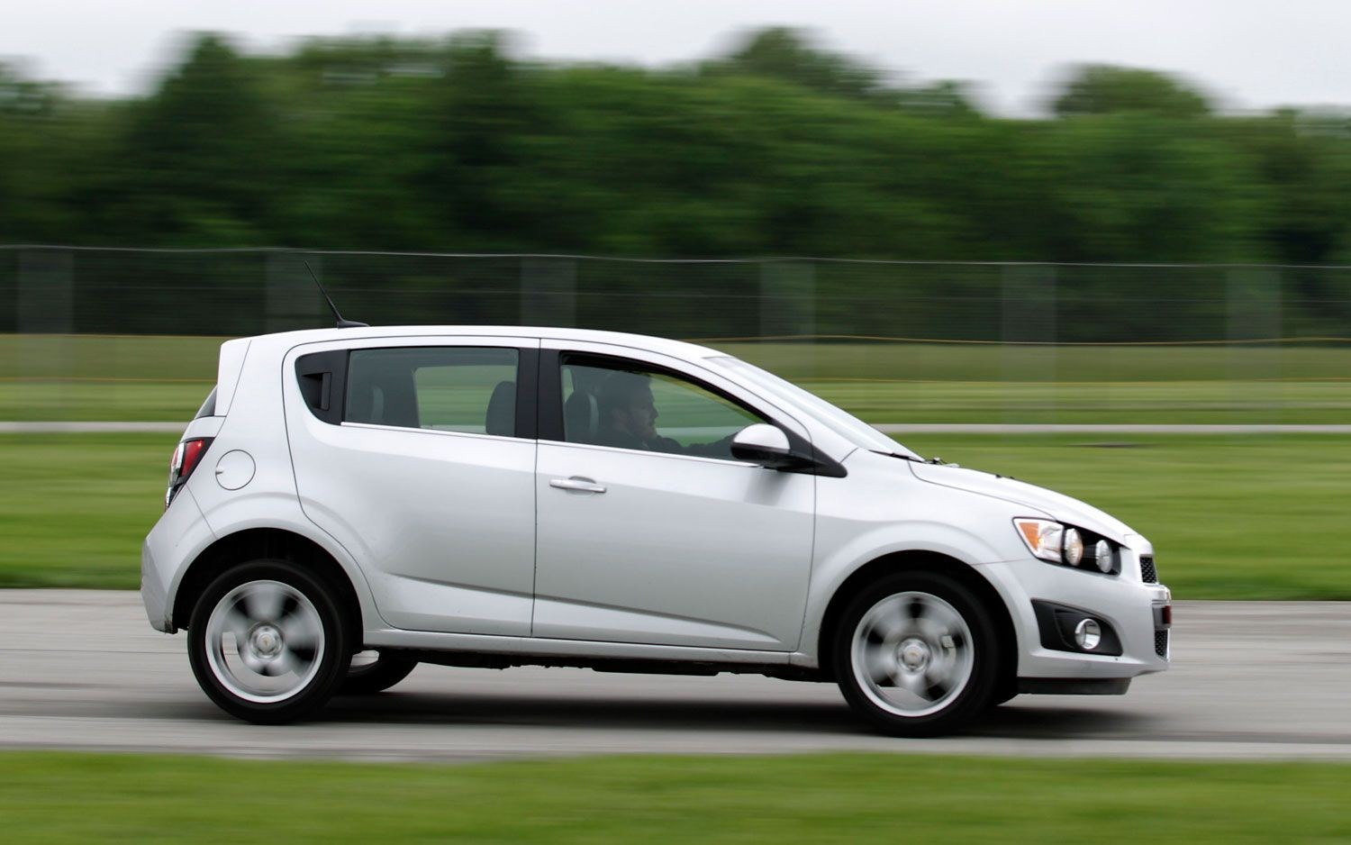 Chevrolet Sonic Hatchback Car Pictures, Specs - Best HD Car Wallpapers