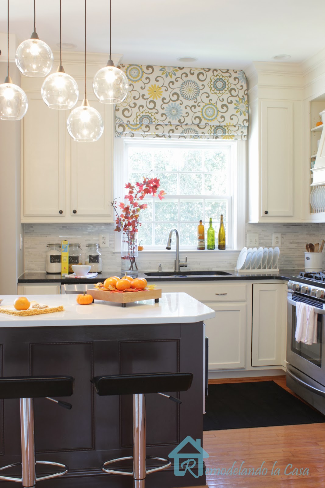 Adding Moldings to your Kitchen Cabinets - Remodelando la Casa